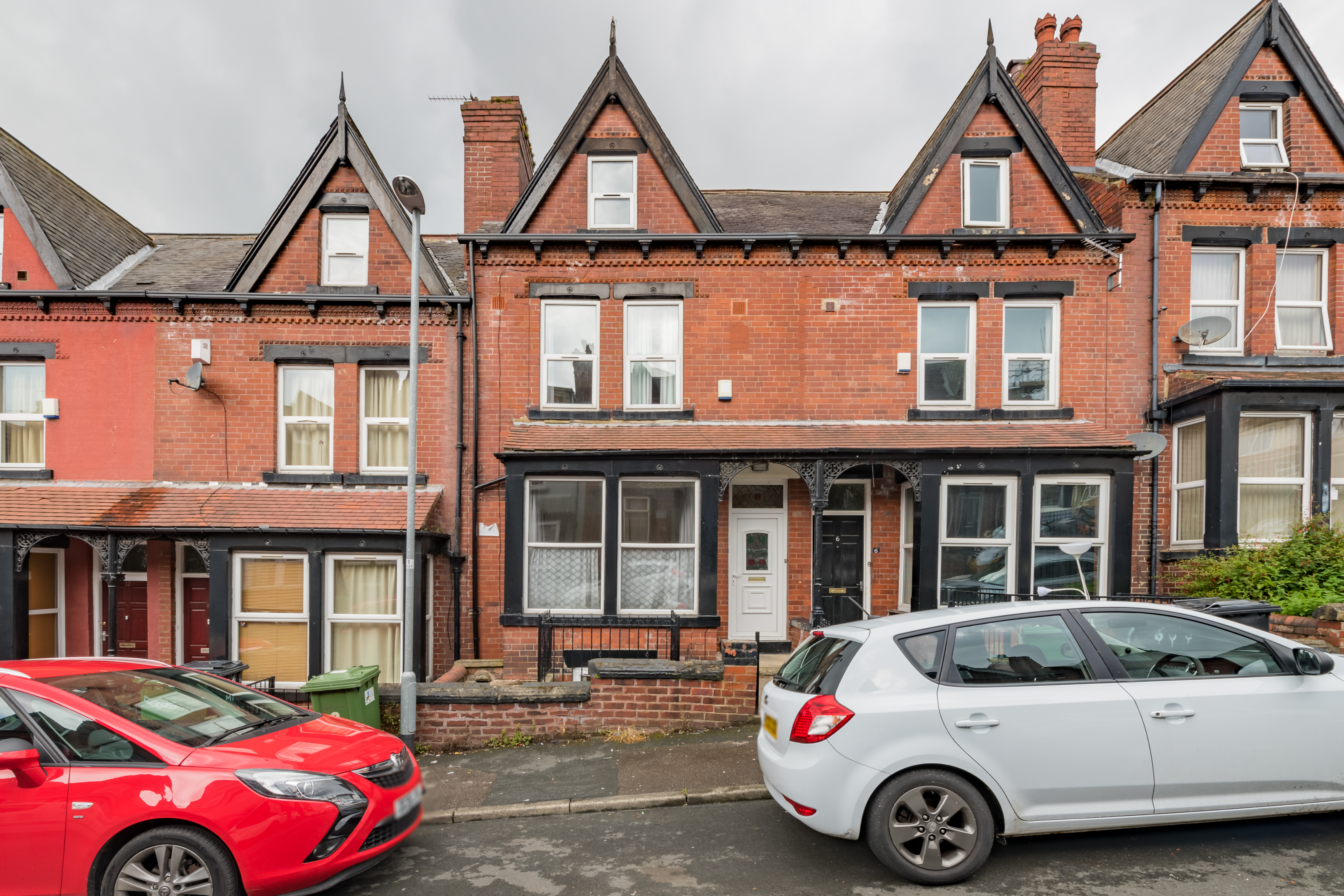 8 Manor Drive, Hyde Park, Leeds, LS6 1DE