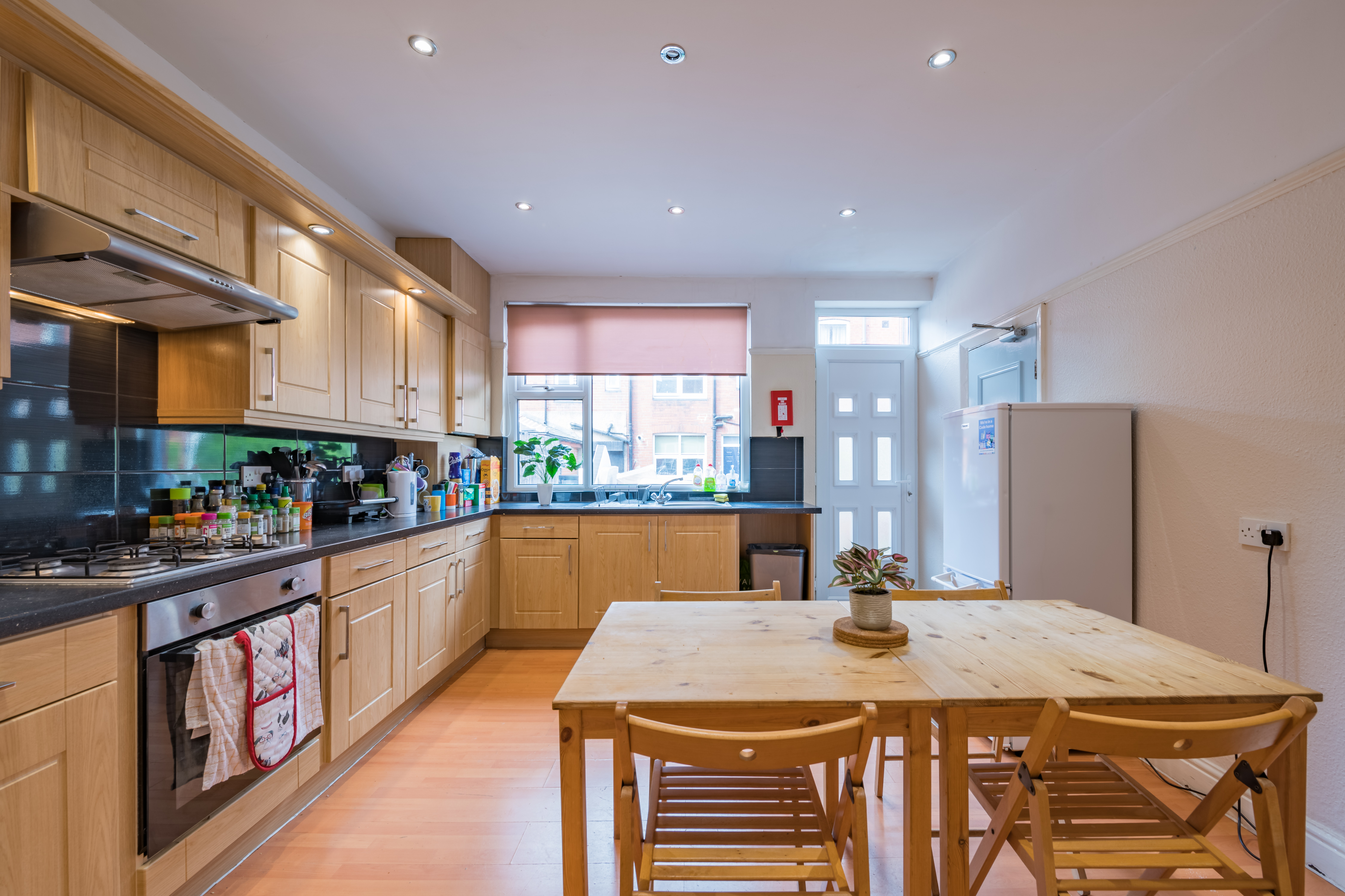 1a Hessle Mount, Hyde Park, Leeds, LS6 1EP